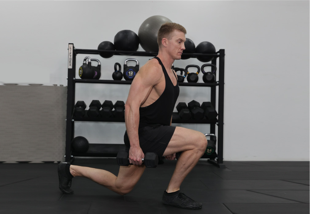 How to Perform Alternating Lunges? A Comprehensive Guide